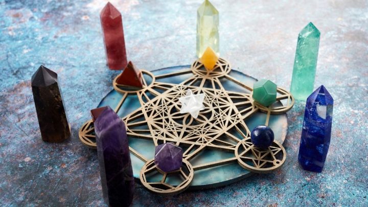 21 Crystals For Emotional Healing: Benefits + How To Use